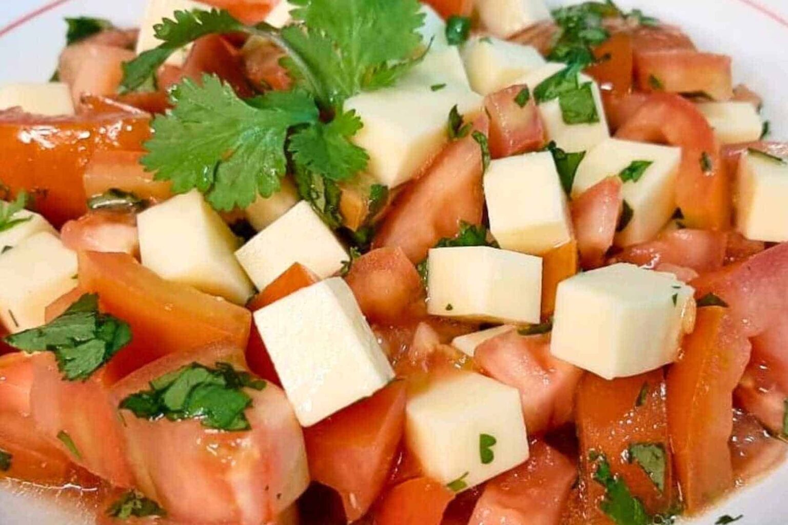Ensalada Tibia Caprese: Una Explosión De Sabores En Cada Bocado ...