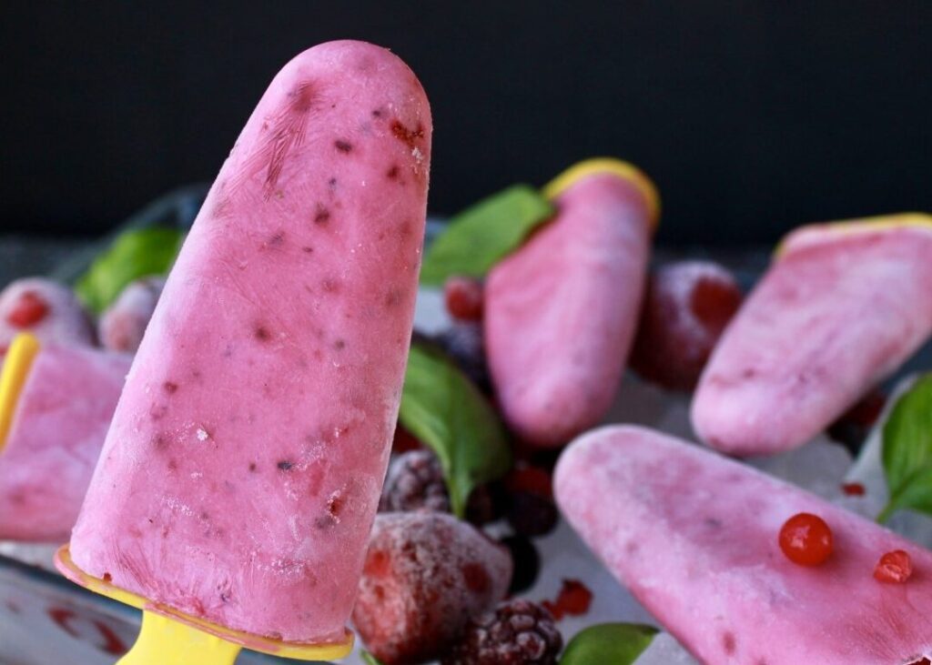 ¡Deléitate Con Esta Irresistible Receta De Helado De Frutos Rojos!